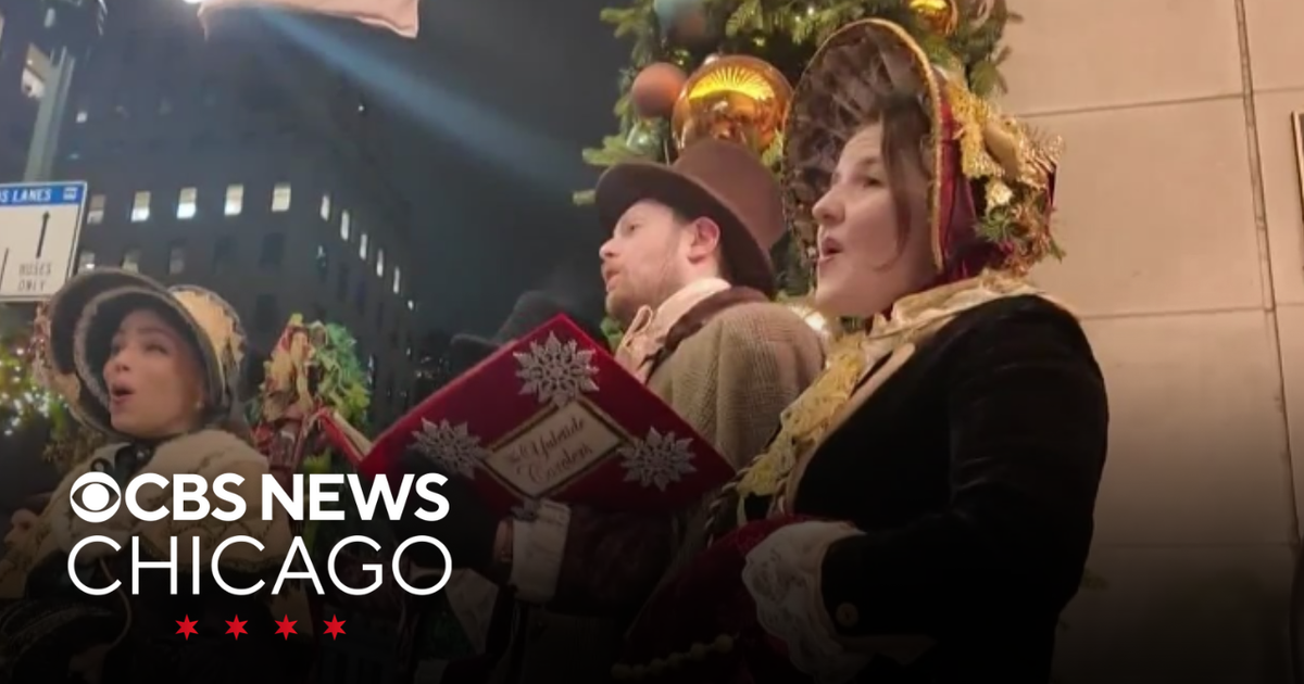 Yuletide Carolers Hope To Spread Holiday Cheer Cbs Chicago