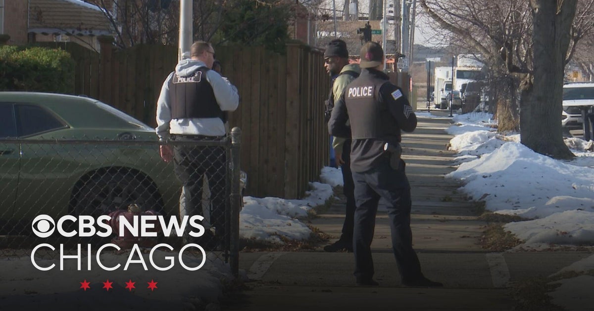 3 arrested after Chicago police chase, crash on SW Side - CBS Chicago