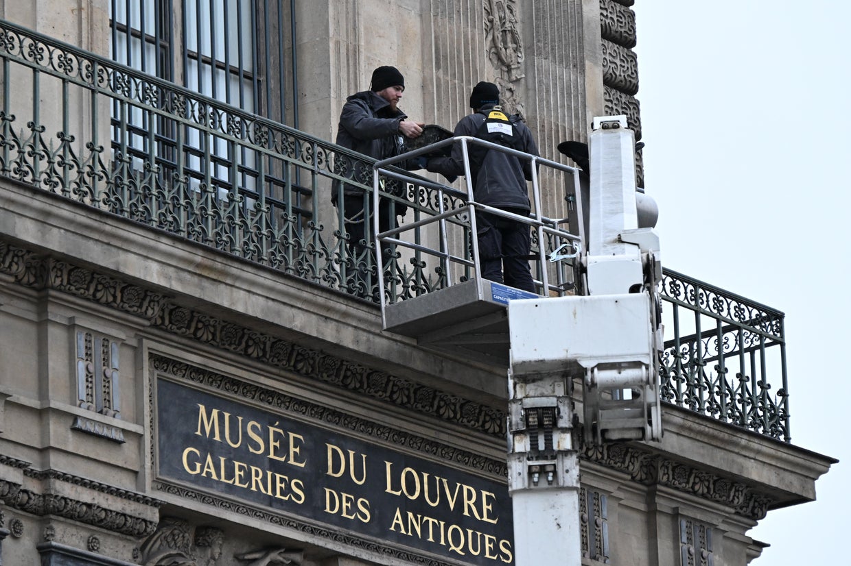 New surveillance video shows Louvre jewel heist in action - CBS News