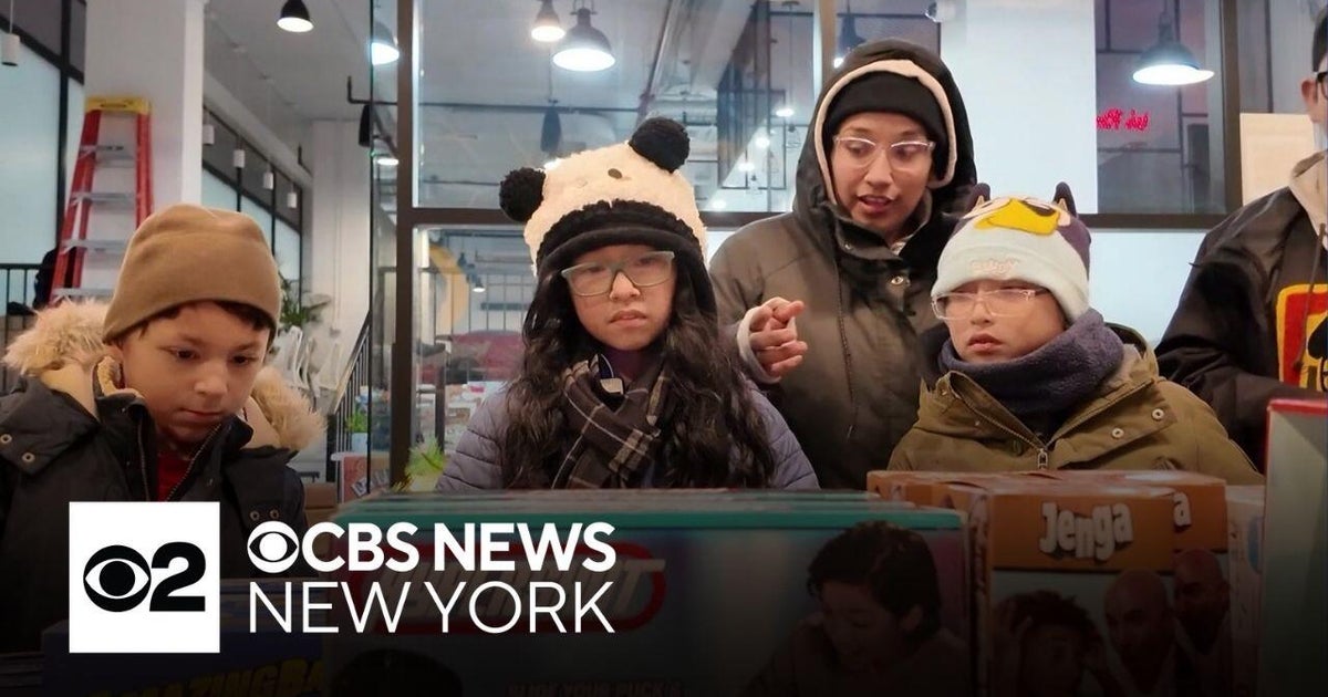 Bronx toy giveaway brings joy to kids after tough 2025 - CBS New York