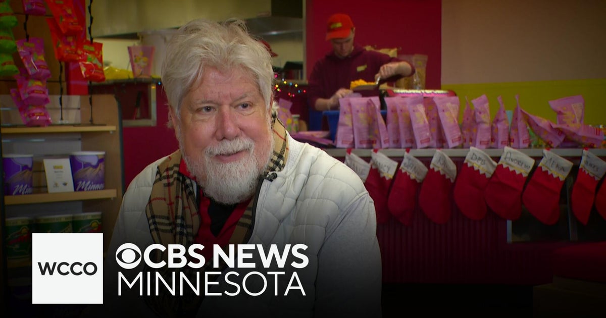 Santa's helper back to work after receiving new kidney - CBS Minnesota