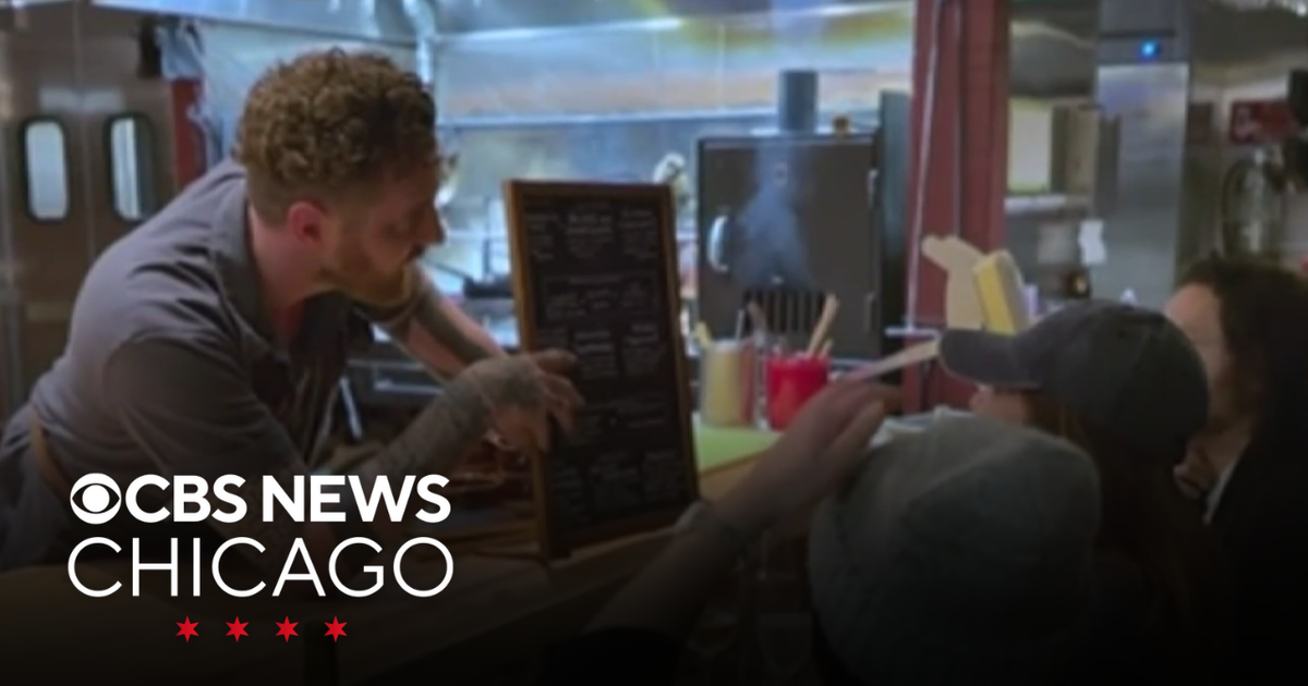 More restaurants embrace tip-free dining - CBS Chicago