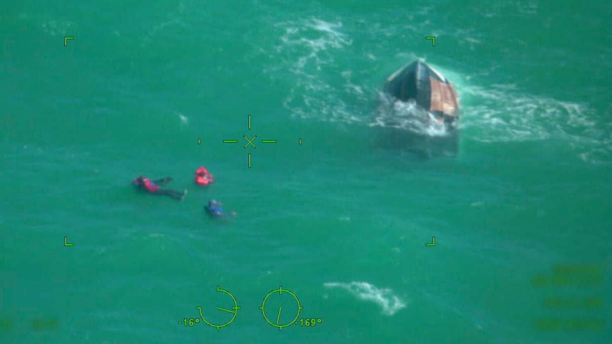 Coast Guard rescues 4 boaters after vessel capsizes, starts smoking off ...