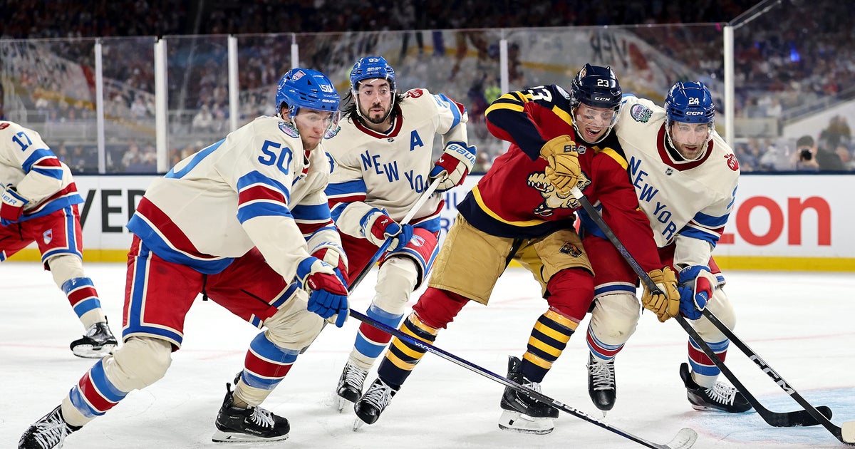 Rangers beat Panthers 5-1 in first outdoor hockey game in Miami - CBS ...