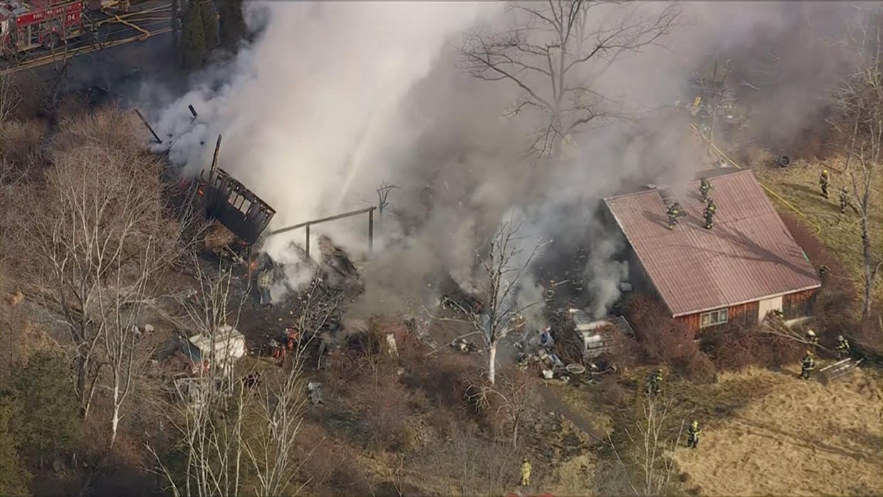 2-alarm fire destroys barn in Bucks County, Pennsylvania - CBS Philadelphia