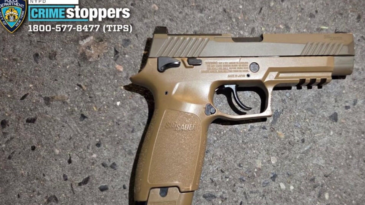 NYC police shoot, kill man with fake gun in West Village standoff - CBS New York