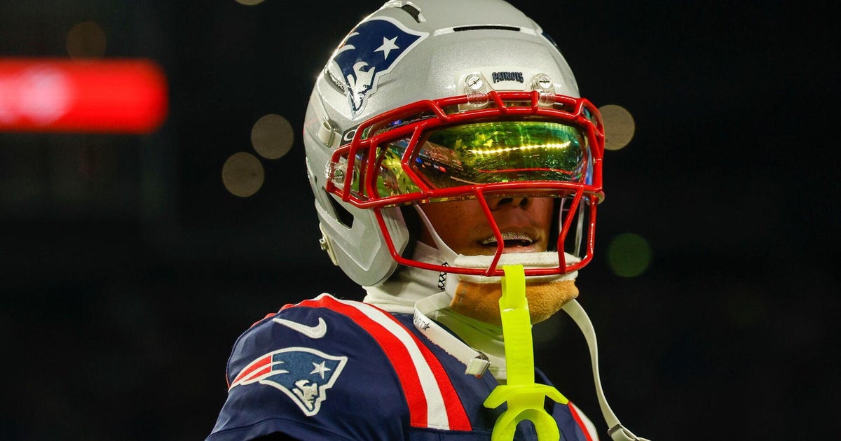 Christian Gonzalez in concussion protocol, putting star Patriots ...