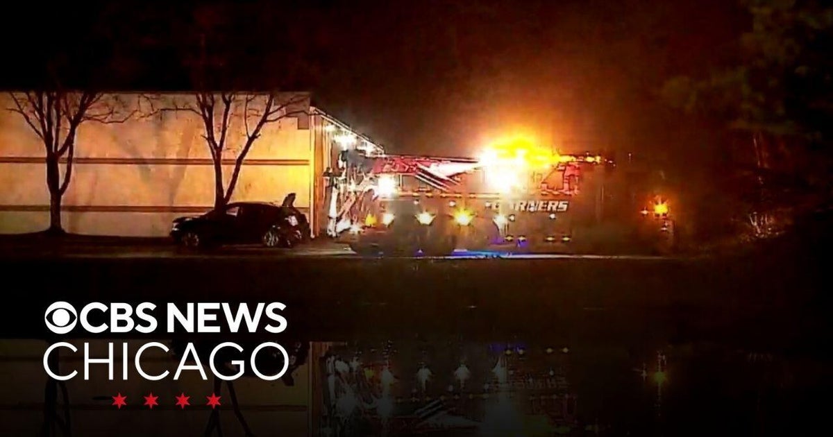 Car crash turns into water rescue in Indianapolis - CBS Chicago