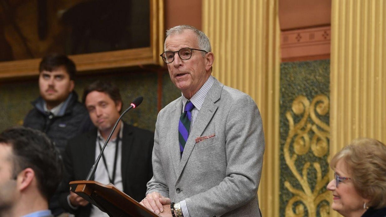Michigan House passes classroom cellphone ban, bill now moves to Senate ...