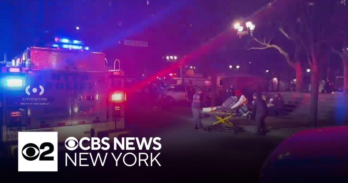 3 hurt when car jumps curb in NYC's East Harlem - CBS New York