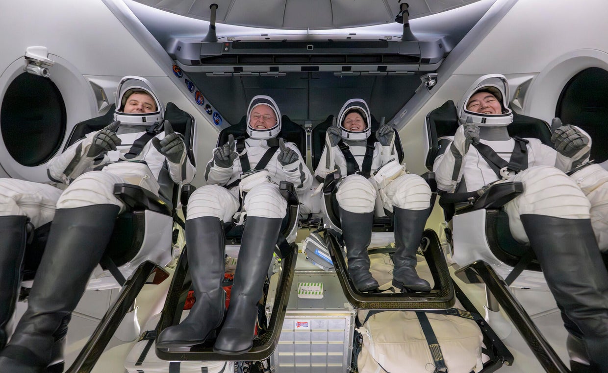 NASA juggling piloted moon mission and space station crew replacement ...