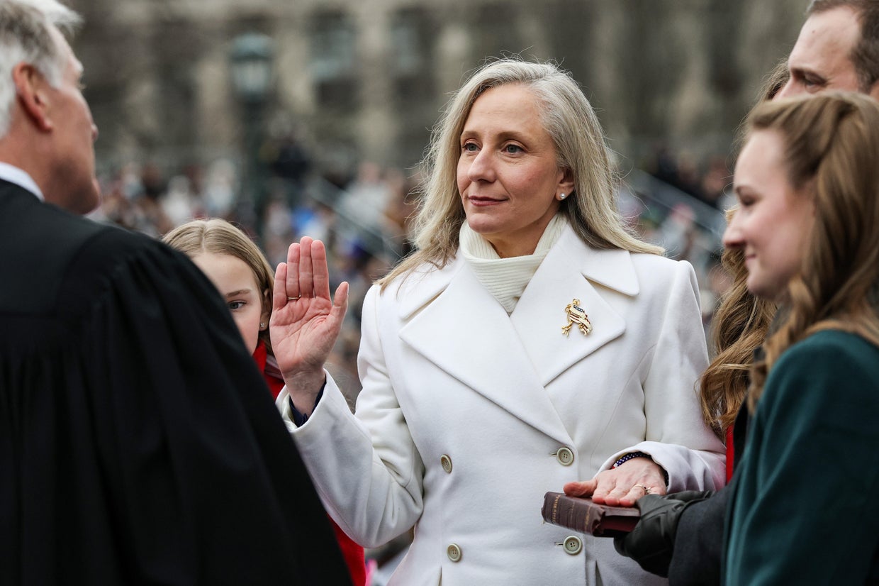 Abigail Spanberger sworn in as Virginia's 1st female governor in ...