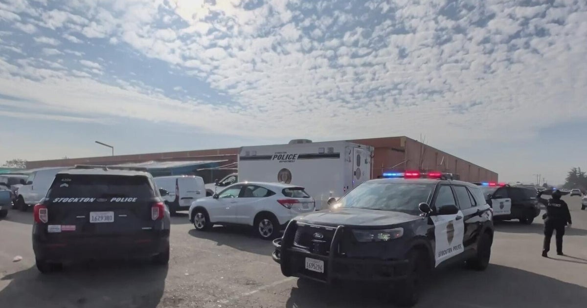 2 dead in Stockton shooting at flea market - CBS Sacramento