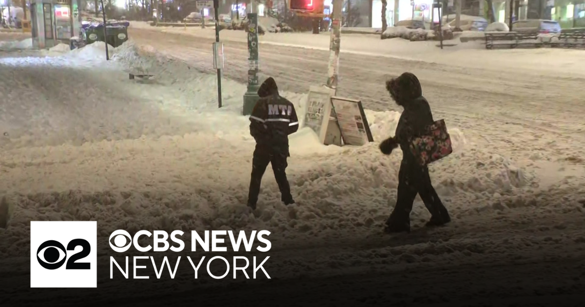 Sidewalks, subway entrances are treacherous after heavy snowfall in NYC ...