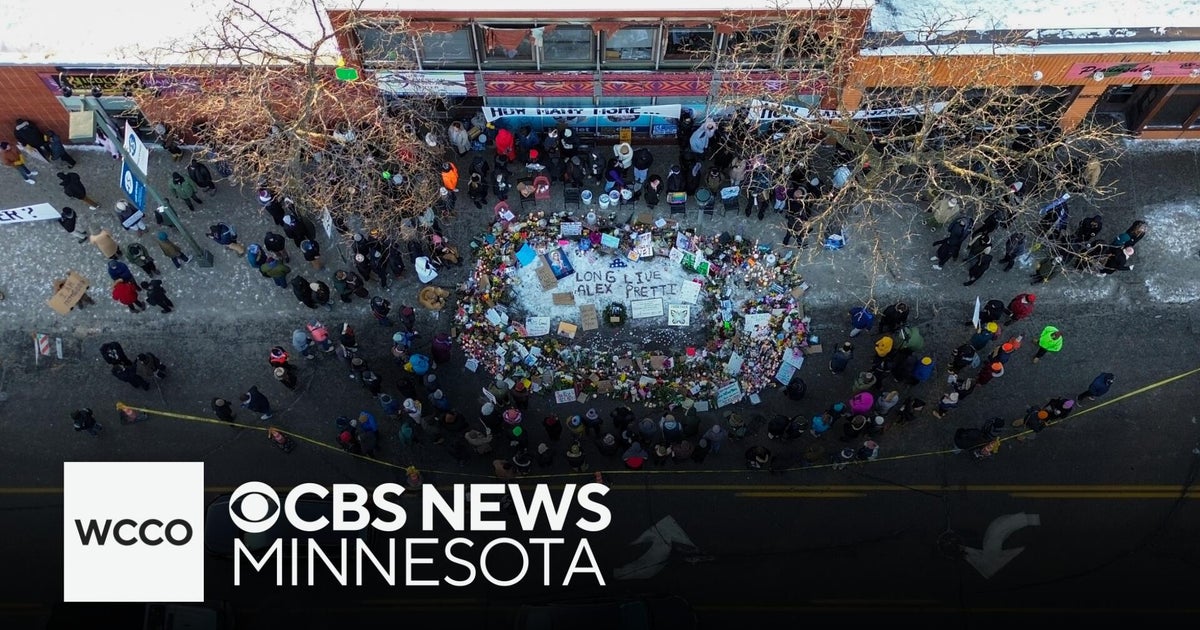 Memorial for Alex Pretti continues to grow in south Minneapolis - CBS ...