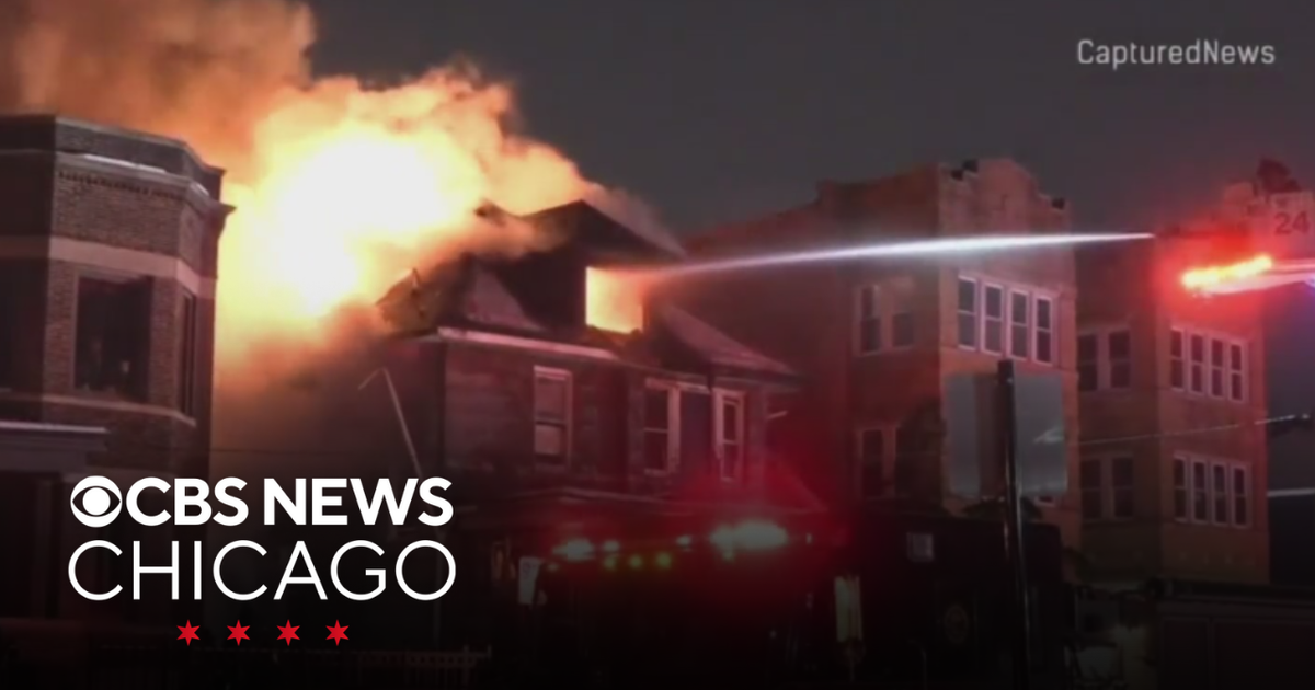 Fire sweeps through house in Chicago's Roseland neighborhood - CBS Chicago