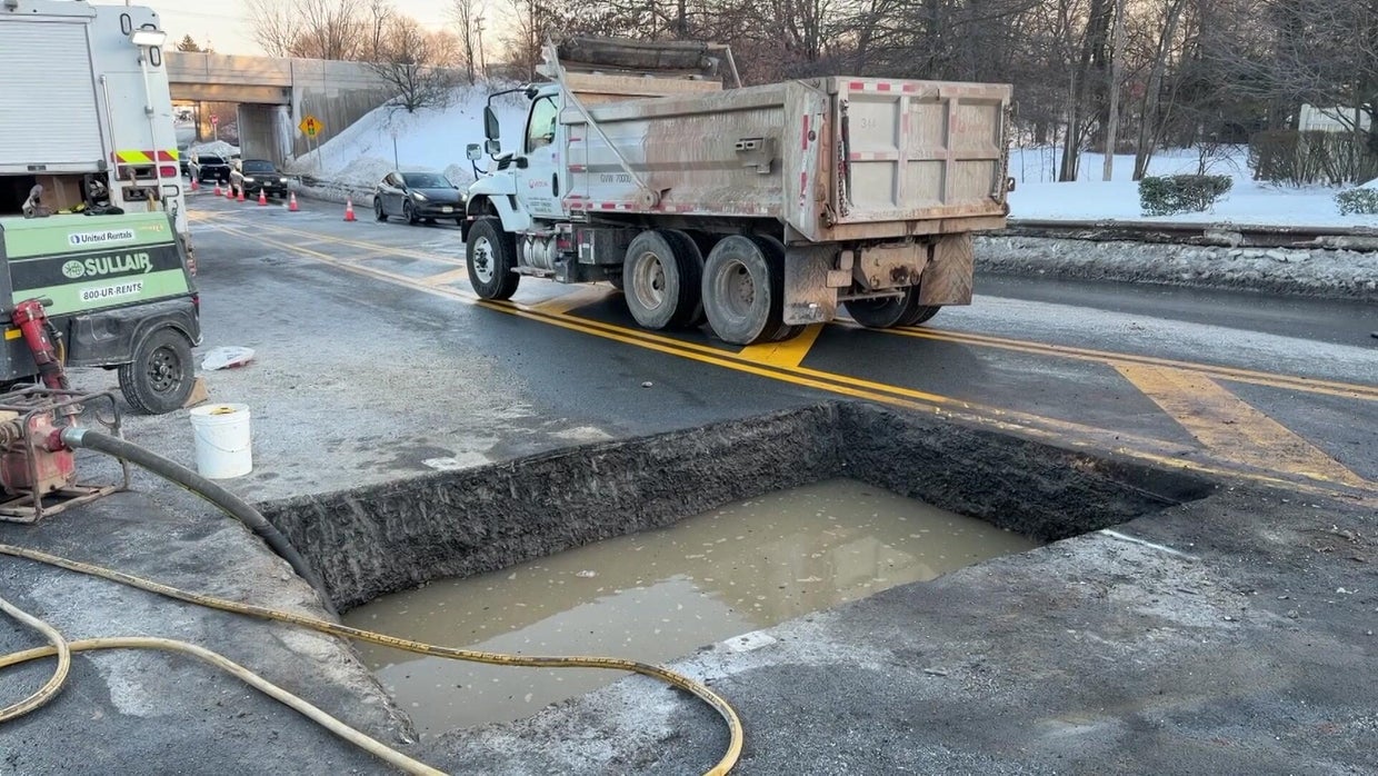 Extreme cold causing water main breaks across NYC, New Jersey - CBS New ...