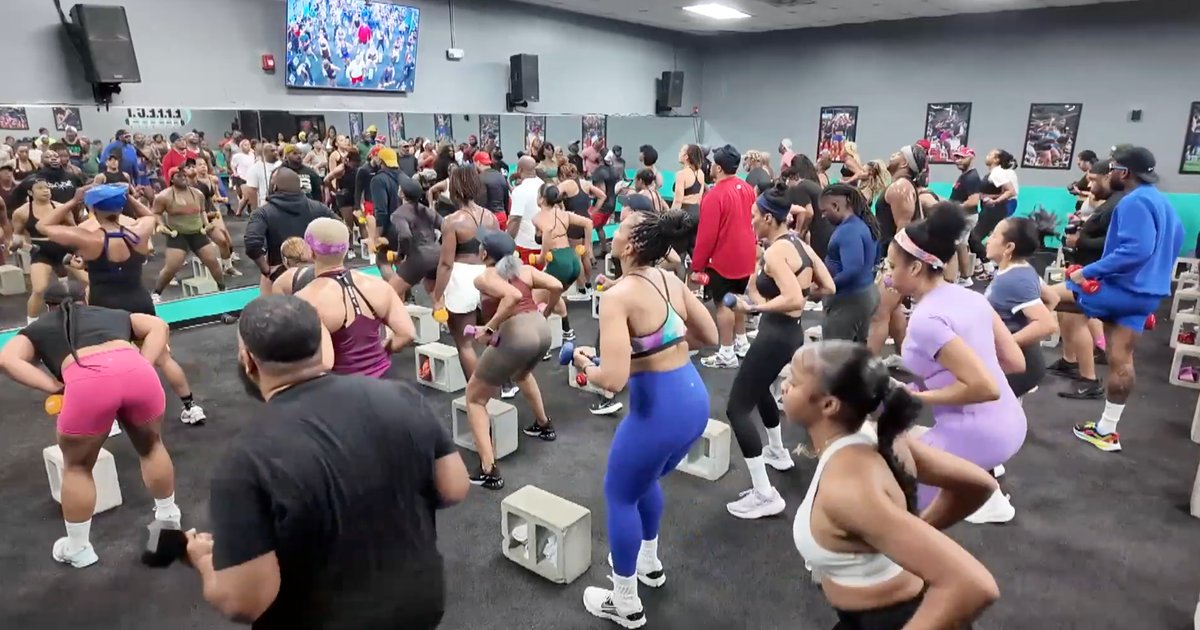 Southwest Atlanta gym draws large crowds for pre-dawn group workouts ...