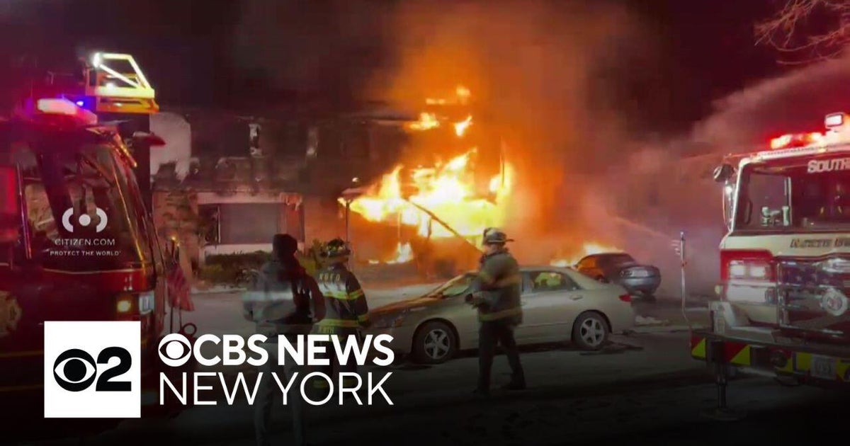 Crews battle house fire in North Bellmore, Long Island - CBS New York