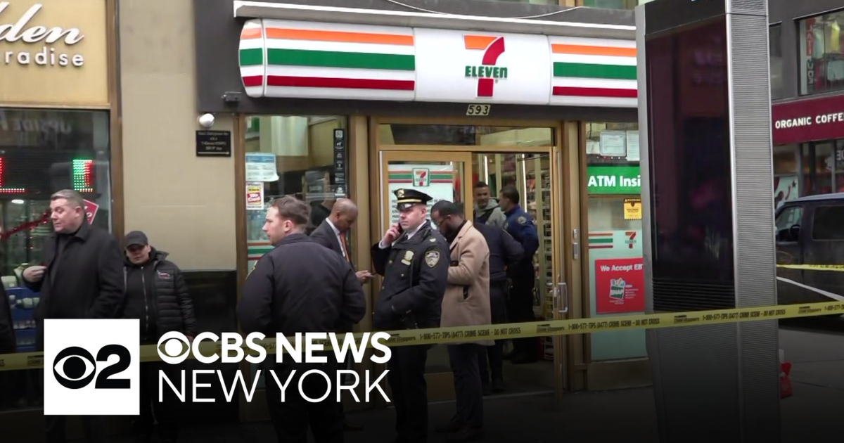 Man shot, killed inside Midtown Manhattan 7-Eleven, police say - CBS ...