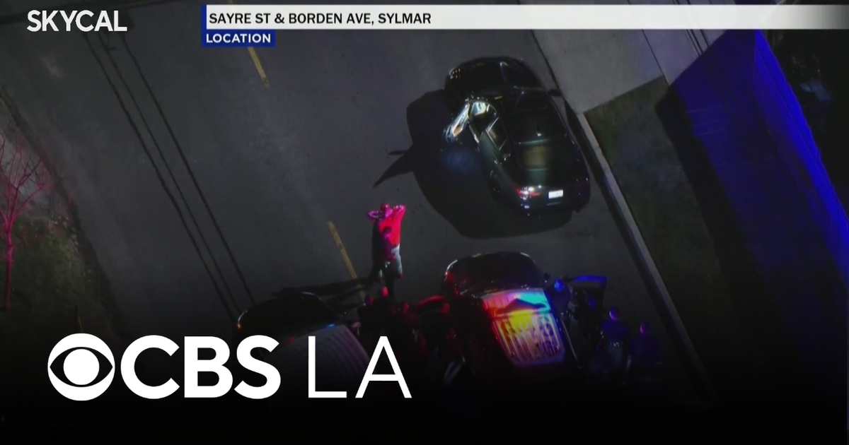 LAPD chase apparent gang member allegedly armed with a rifle - CBS Los ...