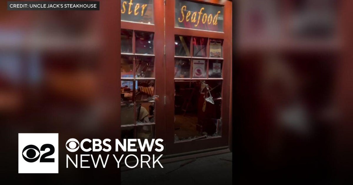 Suspect arrested in NYC restaurant break-in, hotel assault - CBS New York