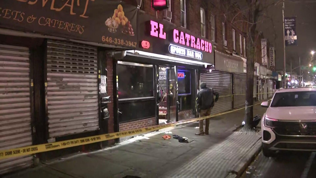 Fight at Queens sports bar leads to deadly shooting, NYPD says - CBS ...
