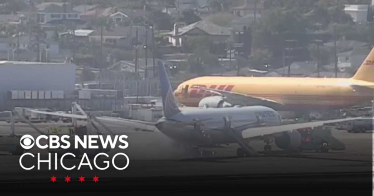 Engine fire prompts UA flight to make emergency landing at LAX - CBS ...