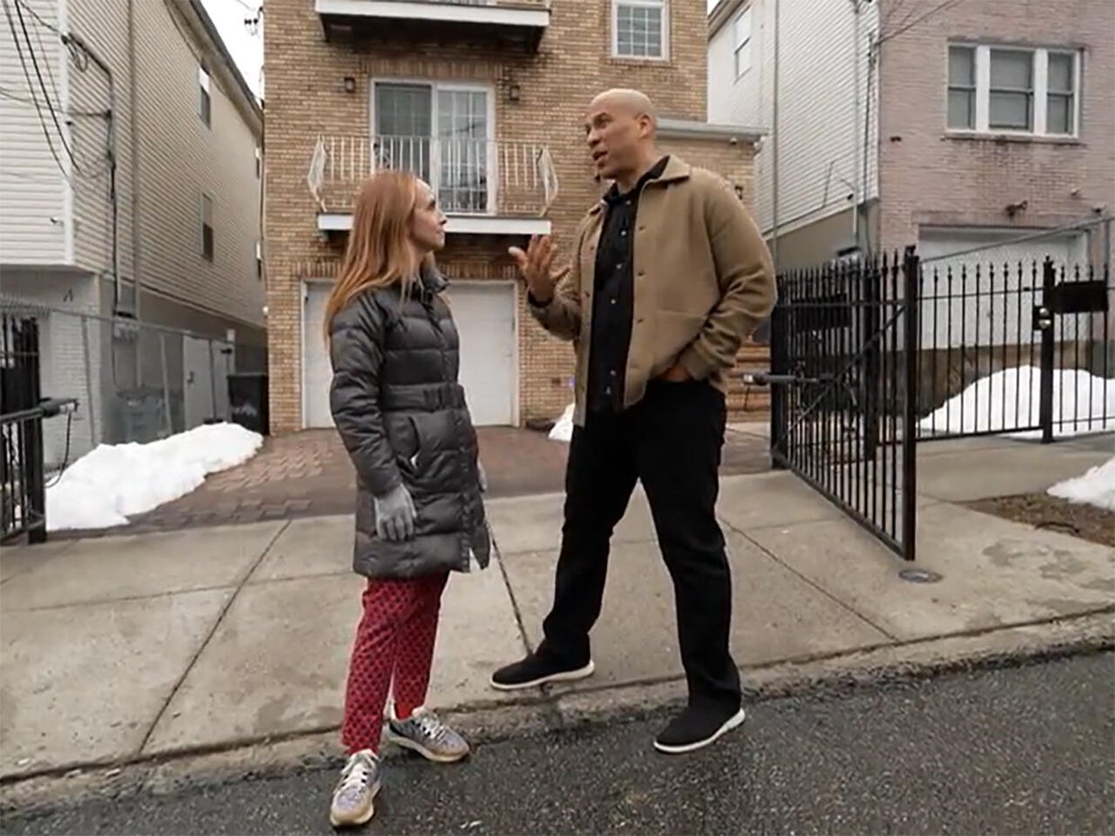 Cory Booker: "We, the people, are the heroes this country needs" - CBS News