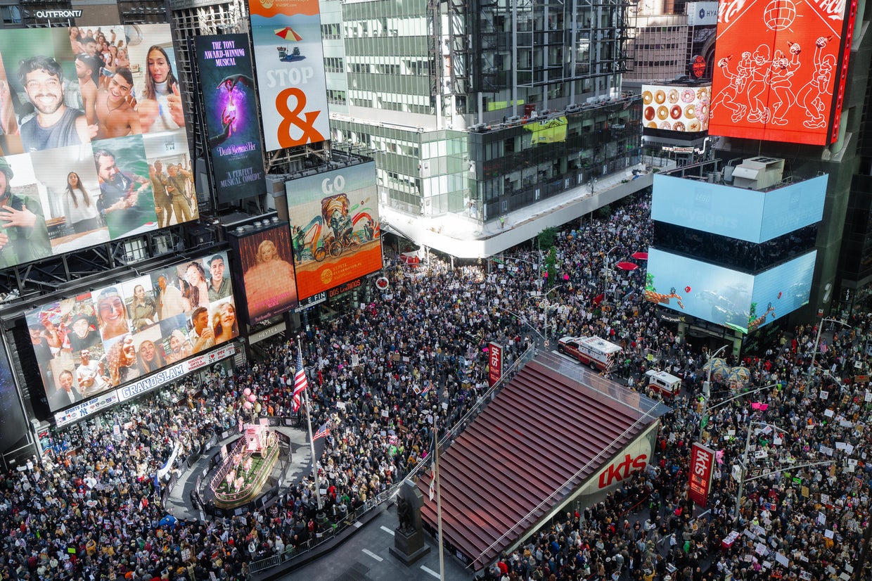 "No Kings" protest in NYC draws thousands of demonstrators - CBS New York