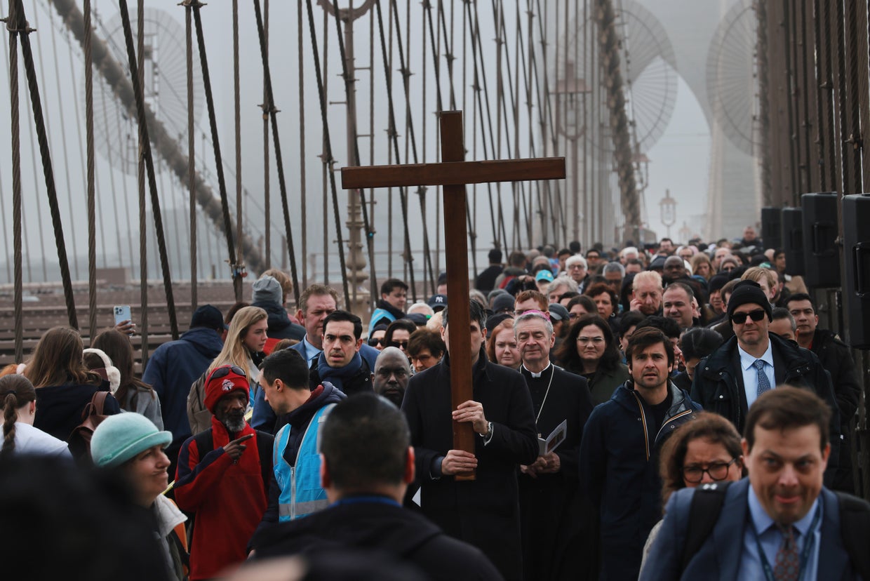 Good Friday in NYC brings 30th Way of the Cross over Brooklyn Bridge ...
