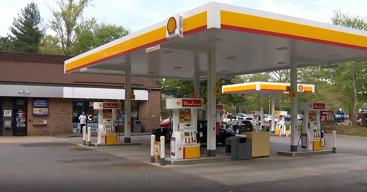 Shell gas station employee shot during attempted robbery in Howard ...