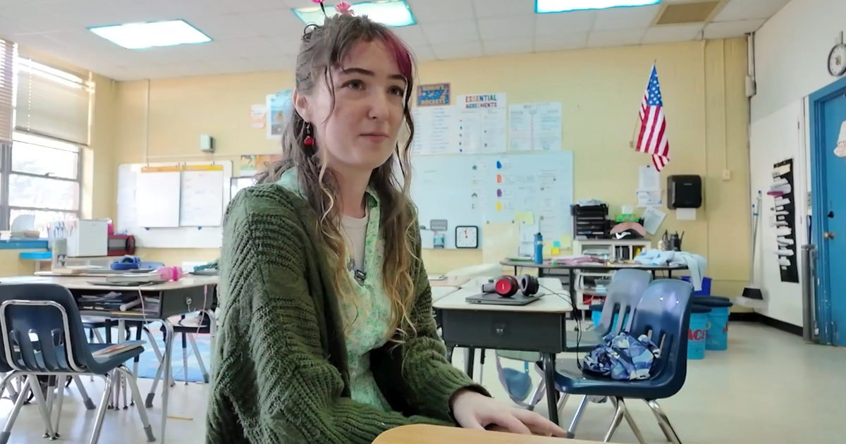 Former Decatur student returns to classroom as future teacher - CBS Atlanta