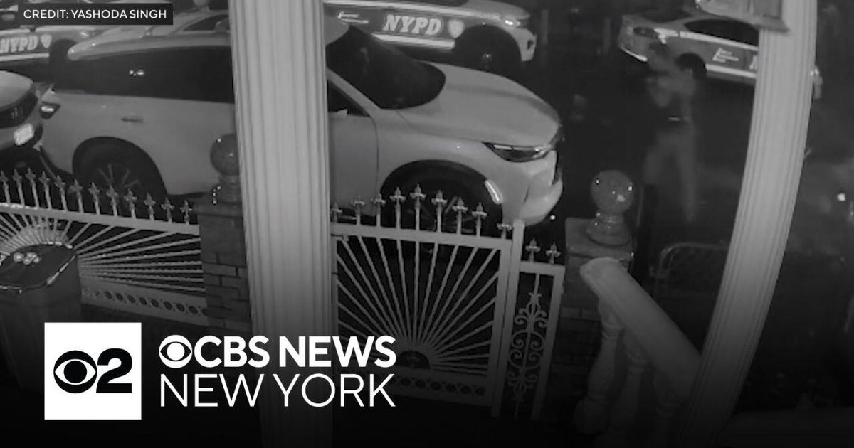 Video shows chaos after Queens house explosion - CBS New York