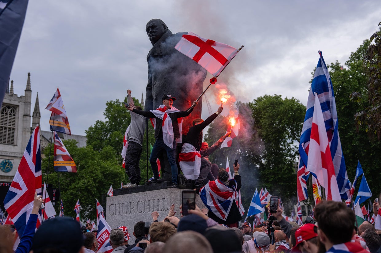 Thousands hit London streets for “Unite the Kingdom” march organized by ...