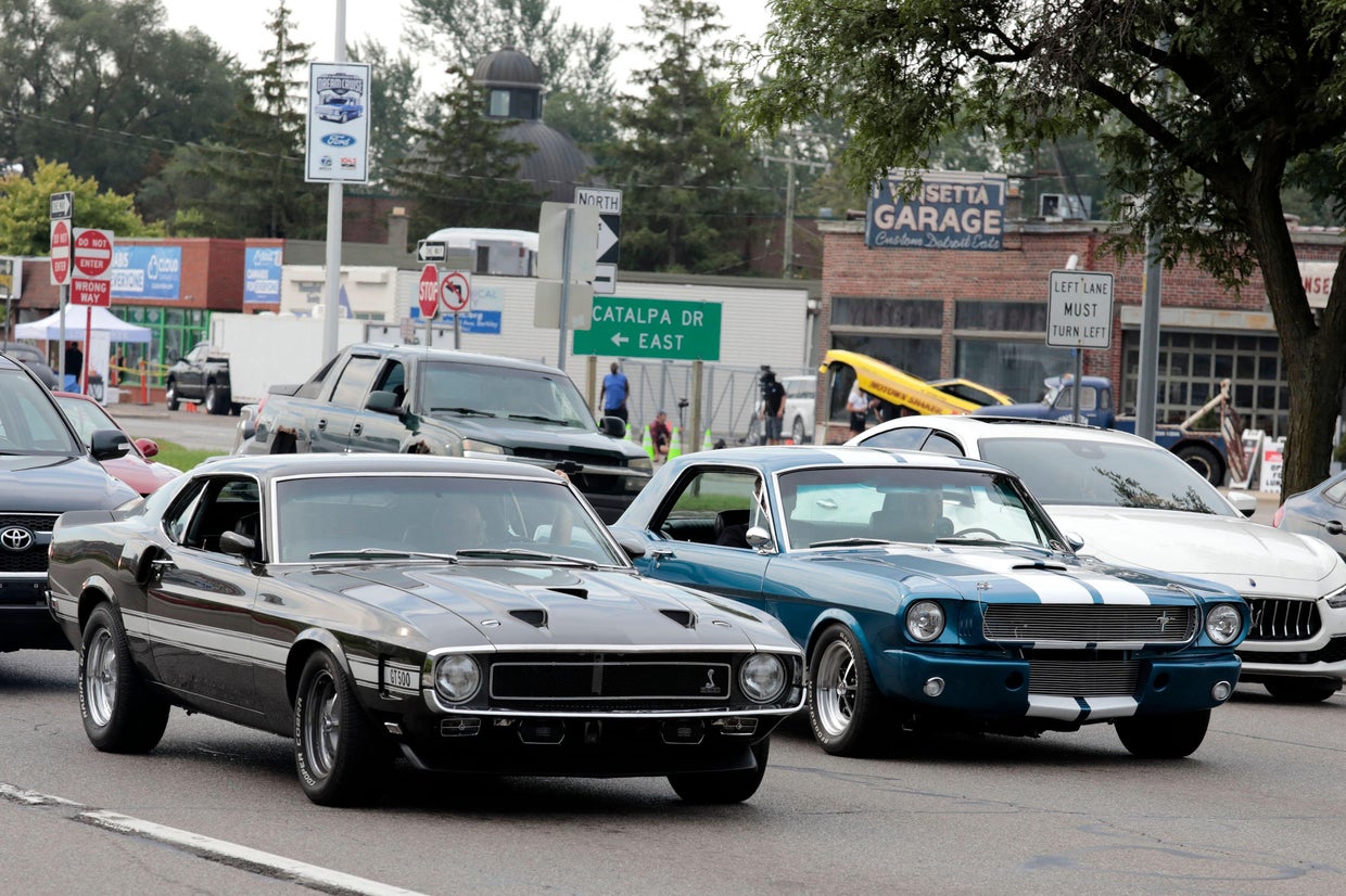 How a Ferndale fundraiser became the Woodward Dream Cruise - CBS Detroit