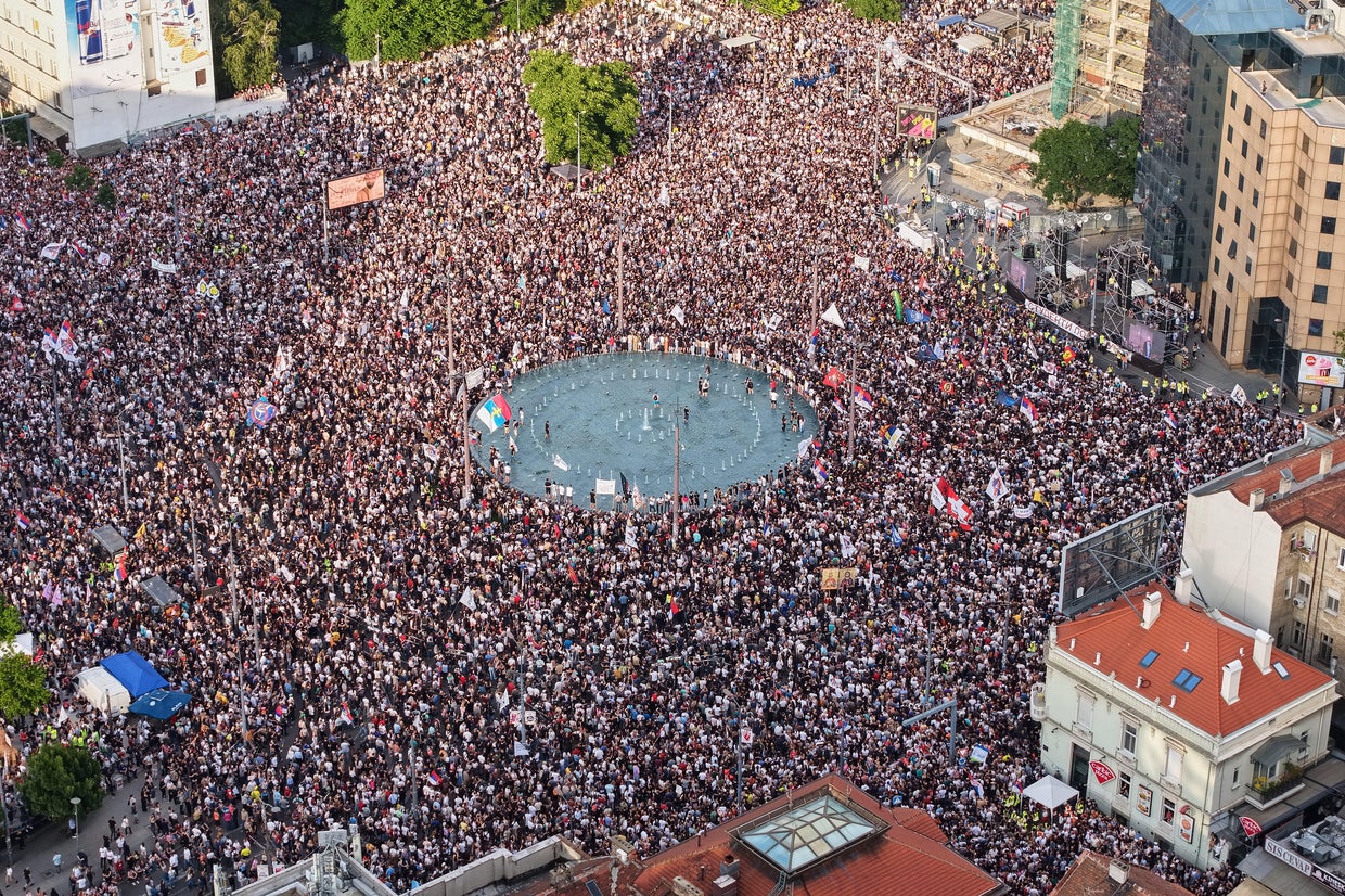 Serbian protesters clash with police amid massive anti-government rally ...