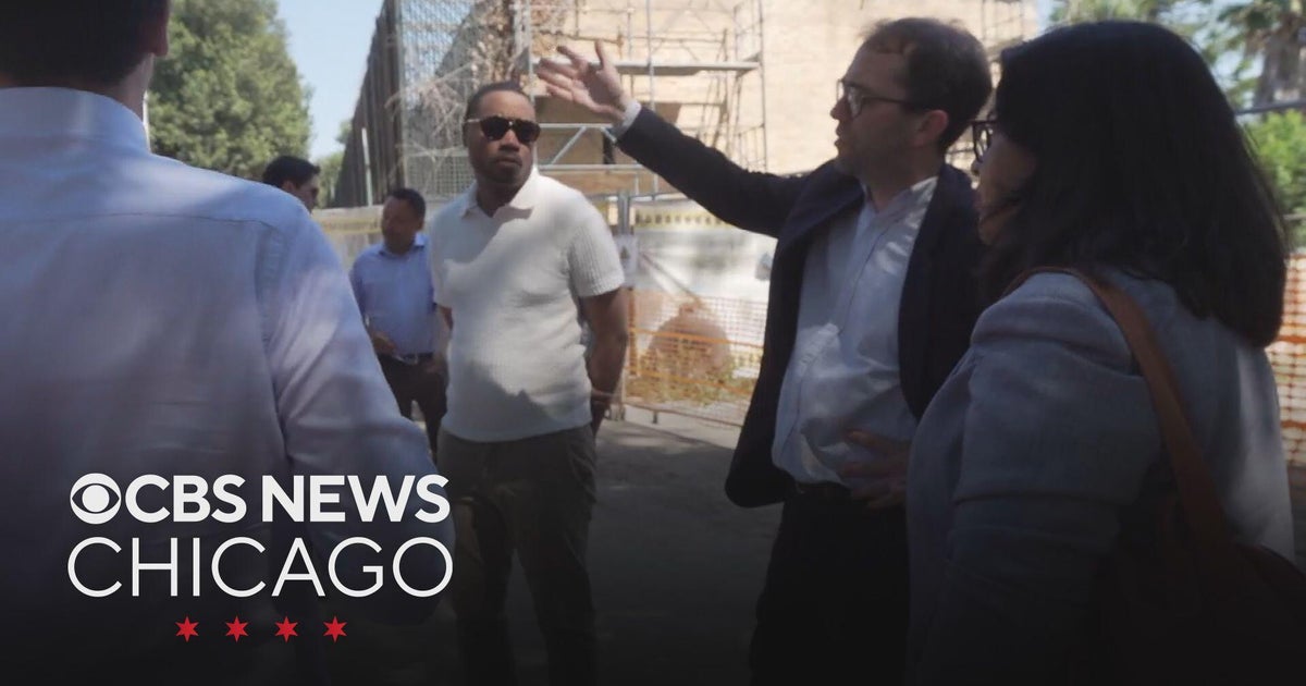 Mayor Johnson and Chicago delegation arrive to meet with pope in Rome ...