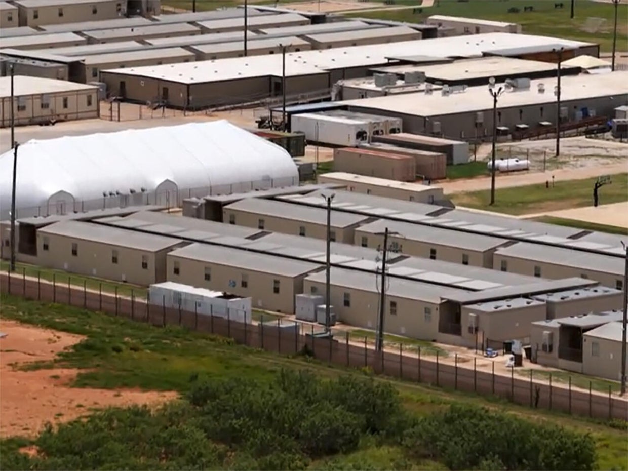 Children "held like criminals" inside ICE detention center - CBS News