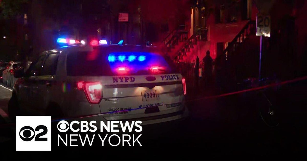 Woman found stabbed to death in Brooklyn - CBS New York