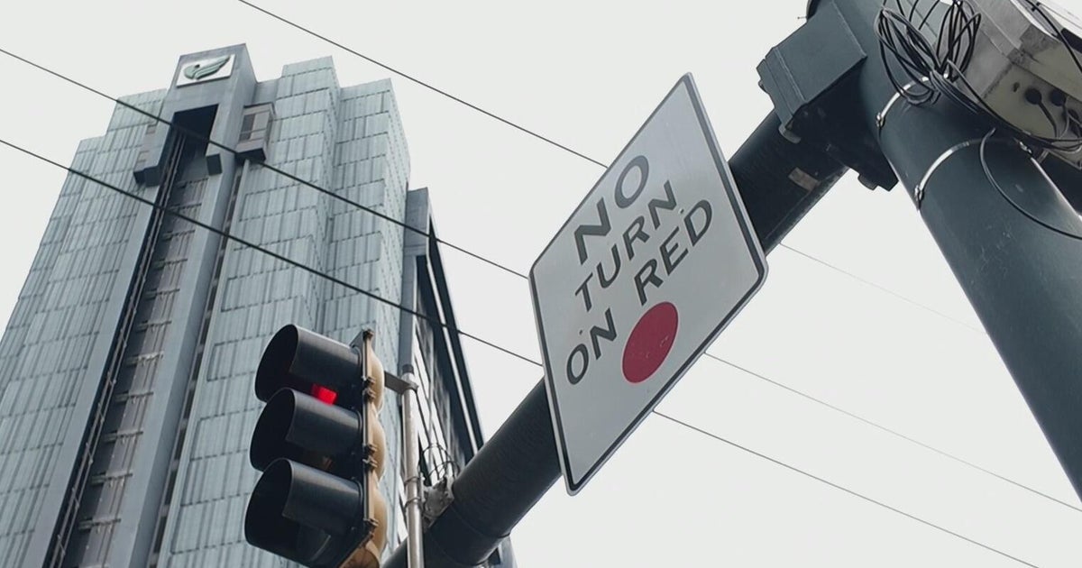 Atlanta rolls out "No Turn on Red" signs to protect pedestrians and ...