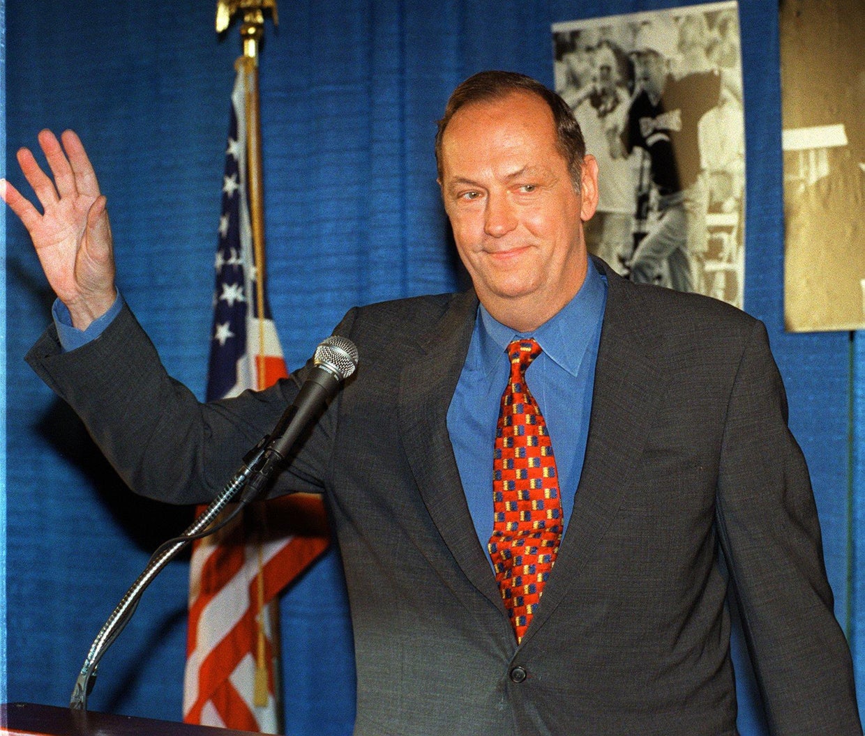 Former NY Knick, NJ Sen. Bill Bradley says Trump “second fiddle” at ...