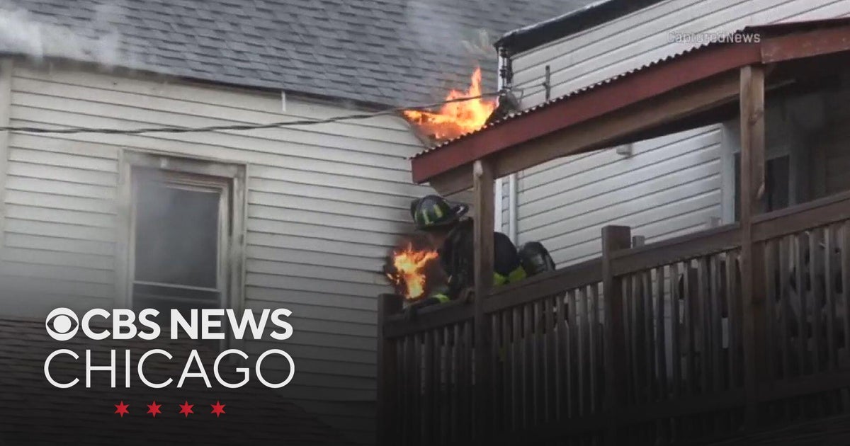 Fire guts apartment house in Chicago's Back of the Yards neighborhood ...