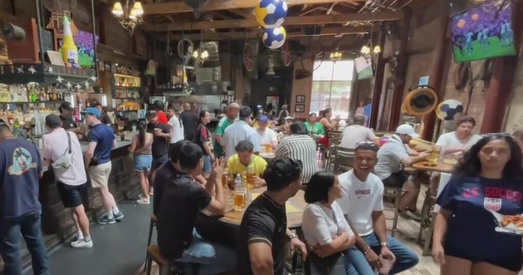 World Cup matches bring fans out to San Jose's San Pedro Square - CBS ...