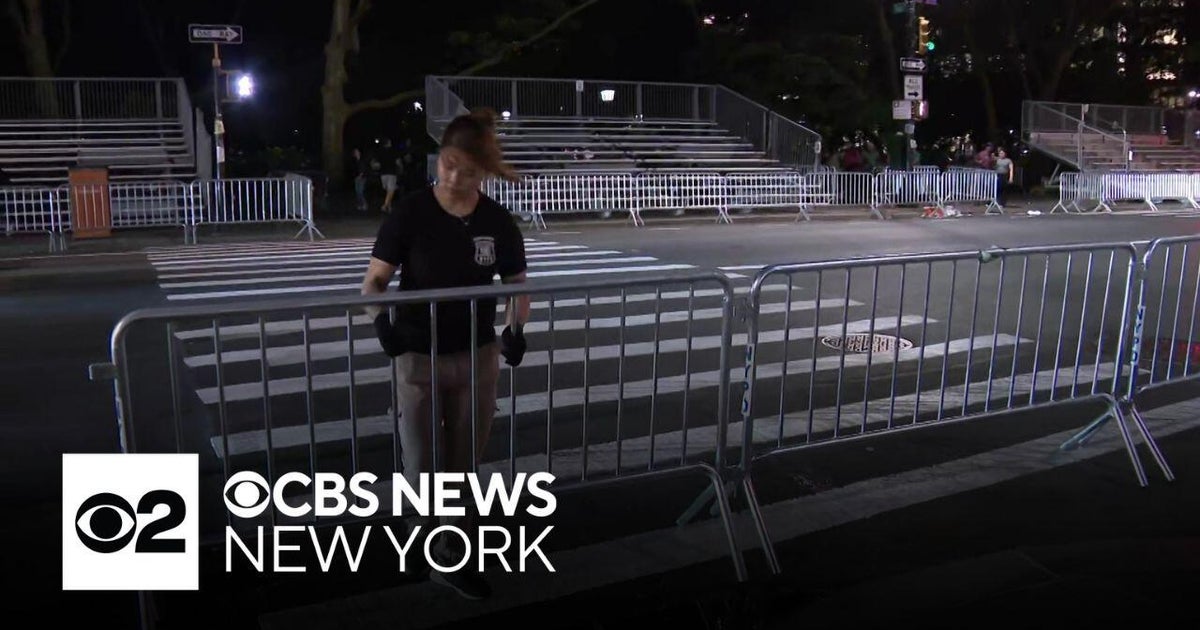Final preparations underway for Knicks championship parade in NYC - CBS ...