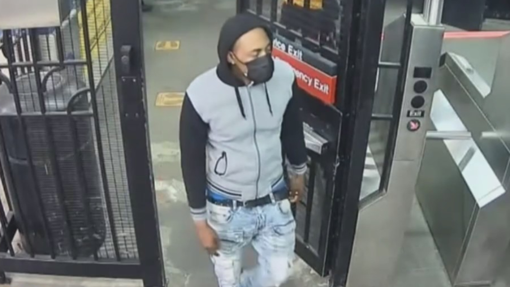 Caught On Video: MTA Worker Punched On The Job In Harlem - CBS New York