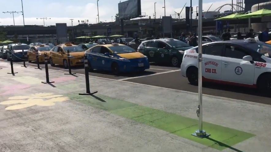 LAX Ramps Up For Holiday Travel Surge - CBS Los Angeles