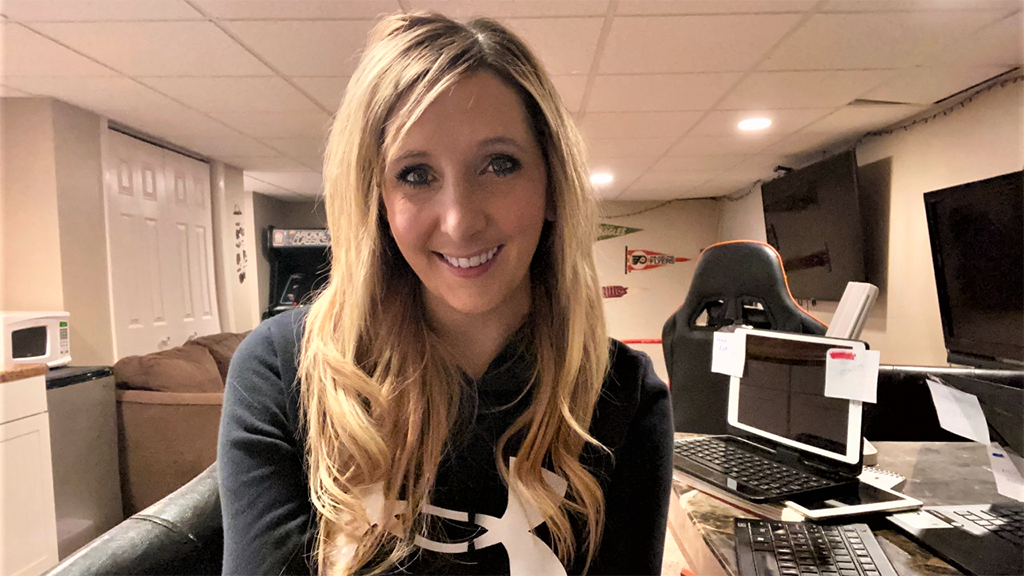 Pennsylvania TSA Agent Going Above And Beyond The Call Of Duty, Helping ...